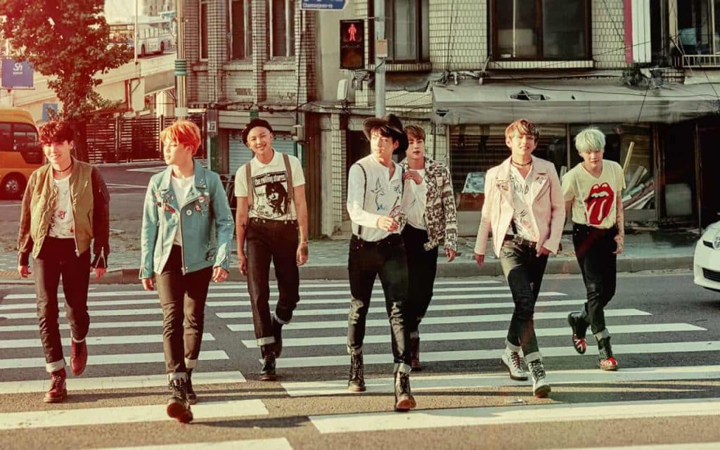 ARMY'LER BTS'nin 4.Yıl Dönümünü Times Meydanında Bir Reklam ...