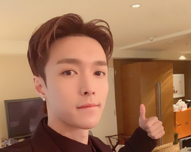 EXO’dan Lay, GRAMMY Awards Katılımı İçin Selfie Gönderdi - KoreZin