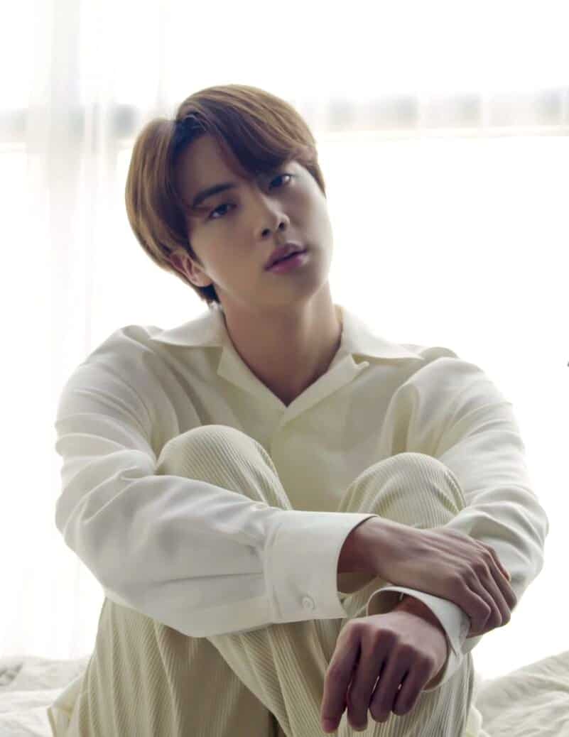BTS’ten Jin, "BE (Essential Edition)" Albümleri Öncesinde Özel Bir ARMY Odasının Küratörlüğünü ...