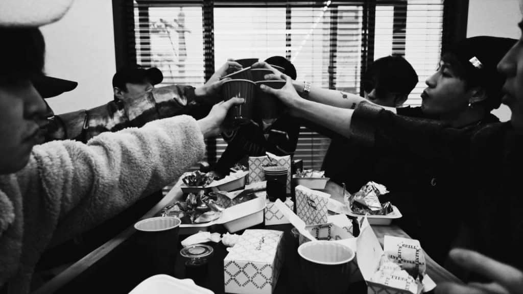 GOT7, Siyah Beyaz 'Encore' MV Tanıtımı Yayımladı - KoreZin