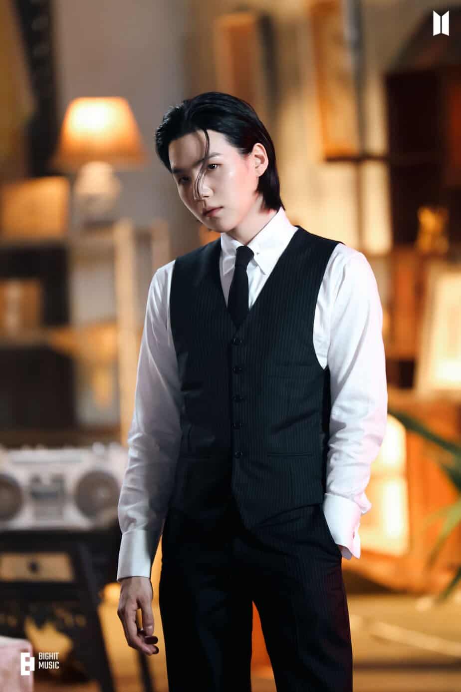 BTS'ten SUGA, "D-DAY" Albümü ile Birleşik Krallık'ın 8 Farklı Resmi ...