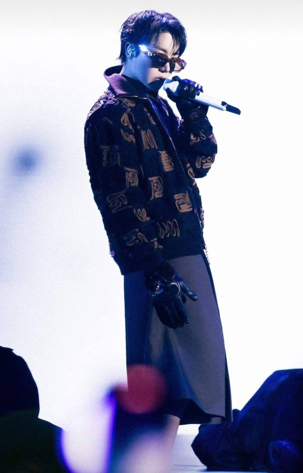 BTS'ten j-hope, Yardım Etkinliğindeki Güçlü Sahne Performansıyla Paris ...