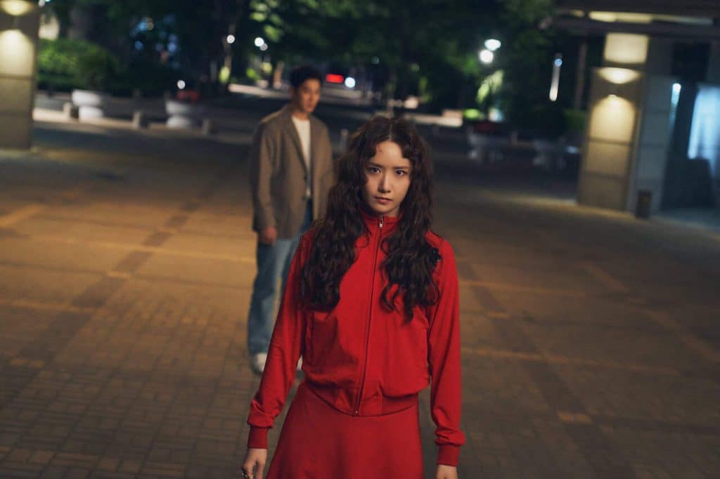 Lim YoonA'nın Gece Şeytana Dönüştüğü Yeni Filmi "Pretty Crazy"den İlk ...